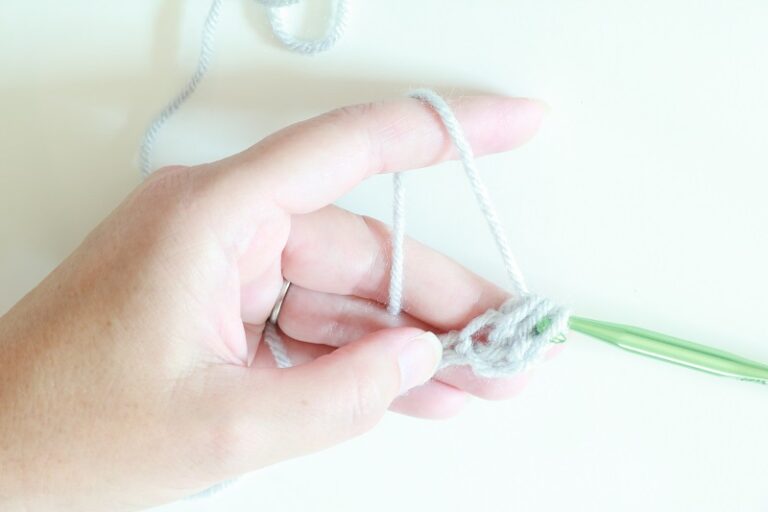 How to Crochet 5 Basic Crochet Stitches {free guide!} - dc and hdc ...