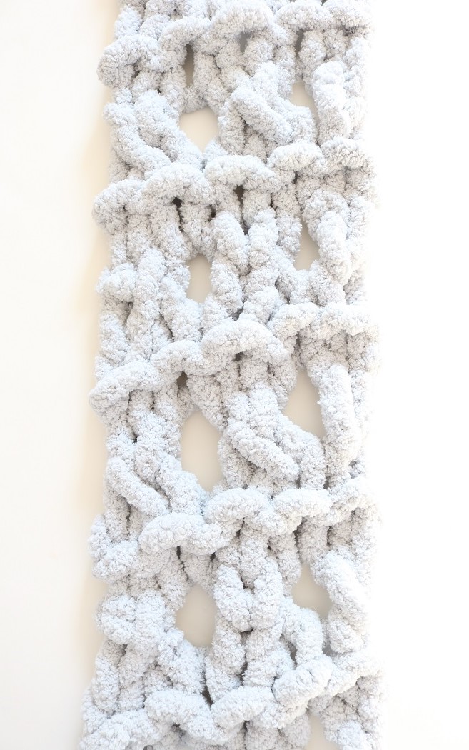 How to Knit a Scarf with Jumbo Yarn {SO quick!} - A BOX OF TWINE