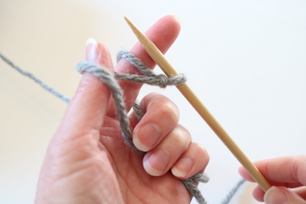 How to Knit Basic Knitting Stitches {free guide!} - A BOX OF TWINE