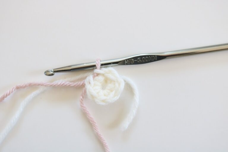 How to Crochet Small Flowers Great for Beginners - A BOX OF TWINE