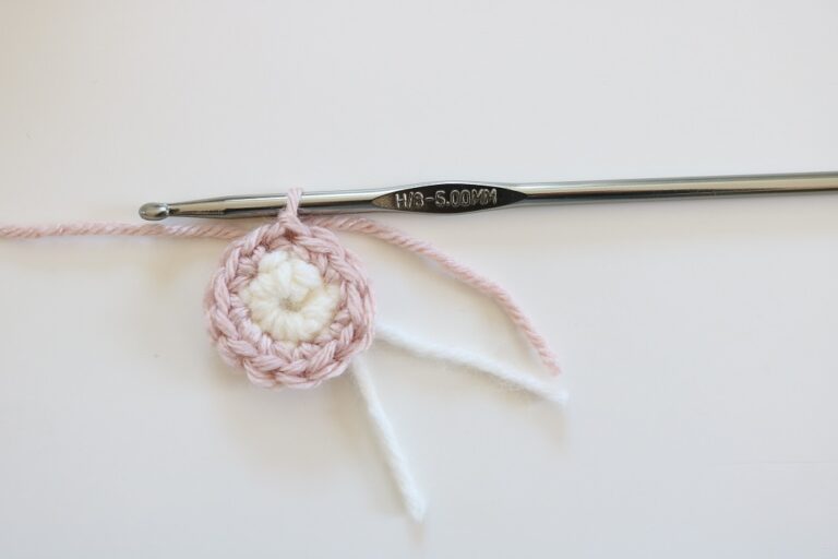 How to Crochet Small Flowers Great for Beginners - A BOX OF TWINE