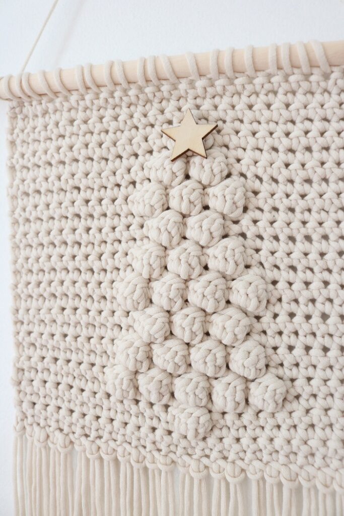 FREE Crochet Wall Hanging Pattern for Winter {Boho style} - A BOX OF TWINE